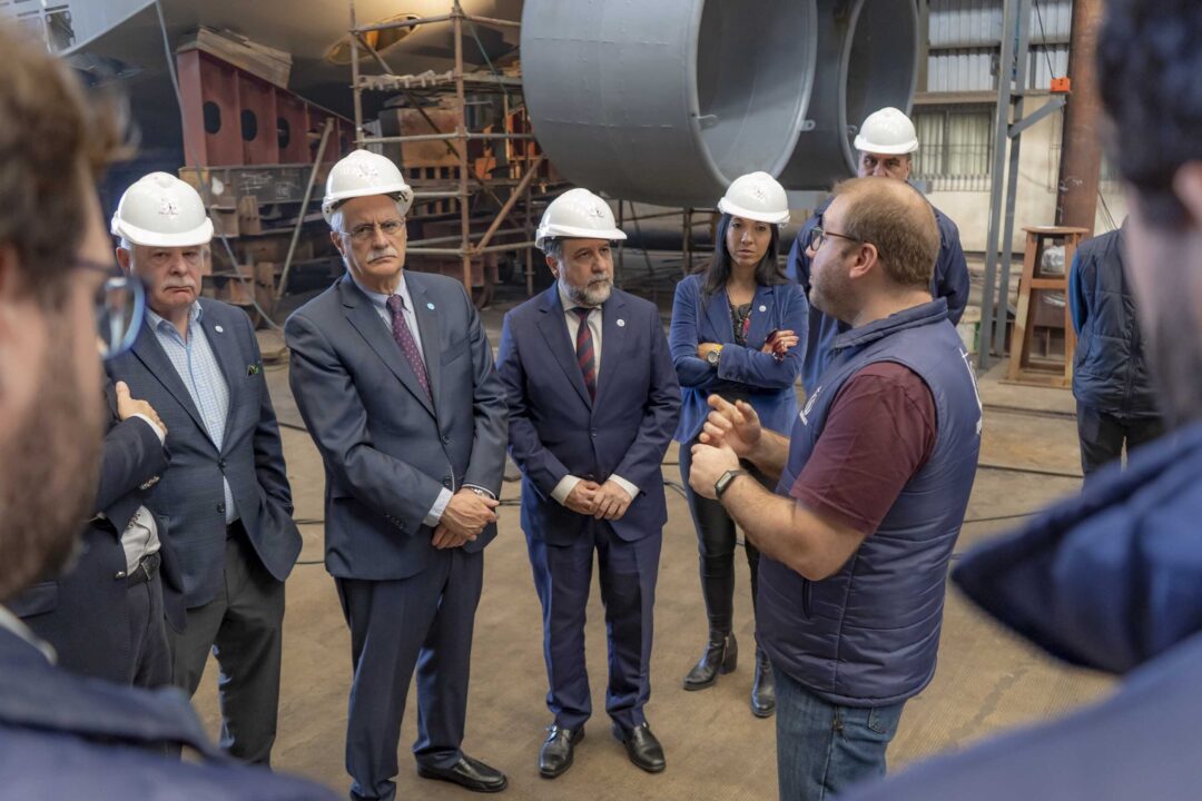 Astillero Tandanor: Taiana inspeccionó la casa principal de la futura ...