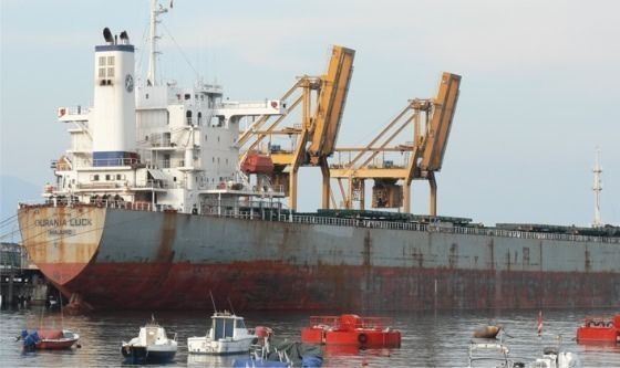 Reflotaron con éxito al buque granelero Ourania Luck en el canal Martín ...